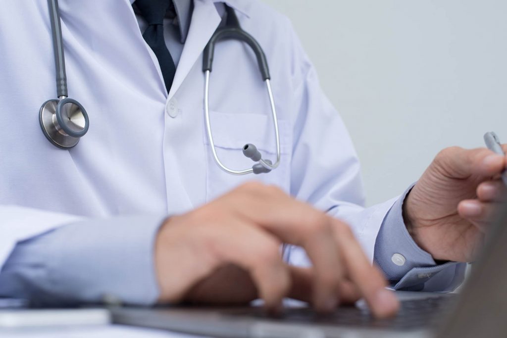 Sangat Membantu, 4 Manfaat Penggunaan Software Klinik Gigi – OmniCare Blog